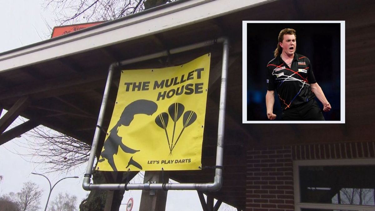 In de kroeg in Holten juichen voor darter Danny Jansen: In de kroeg in Holten juichen voor darter Danny Jansen: