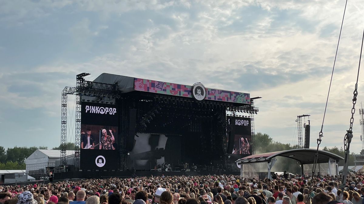 Pinkpop: geen paraplu, wel een poncho - L1 Nieuws