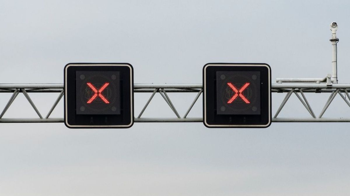 Motorrijder (30) overleden bij ongeluk op snelweg - Rijnmond