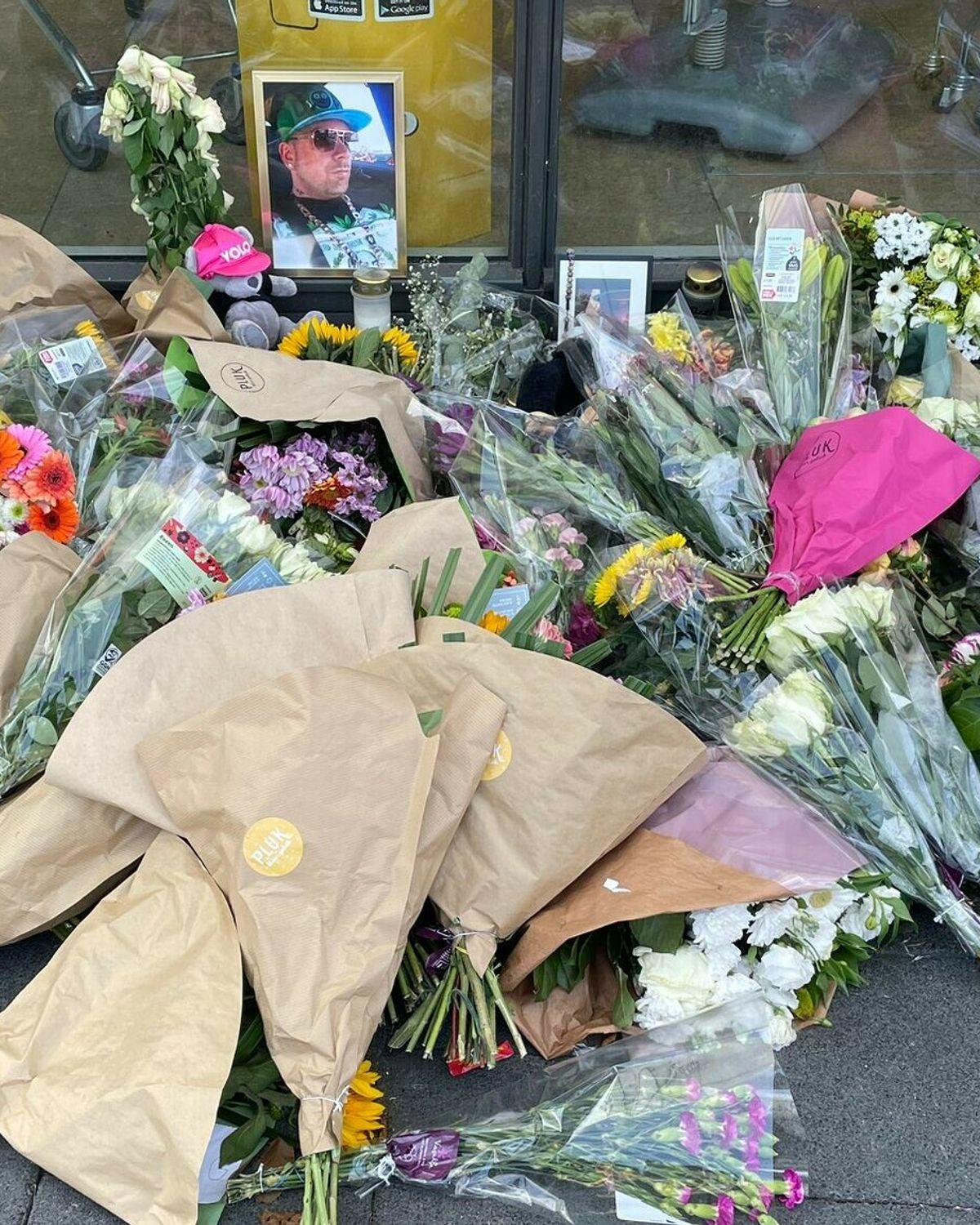 Verdachte dodelijke schietpartij in supermarkt langer vast, stille tocht voor slachtoffer ...