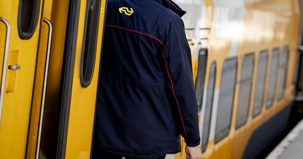Conducteur bespuugd en bedreigd op station - Omroep Gelderland Conducteur bespuugd en bedreigd op station - Omroep Gelderland