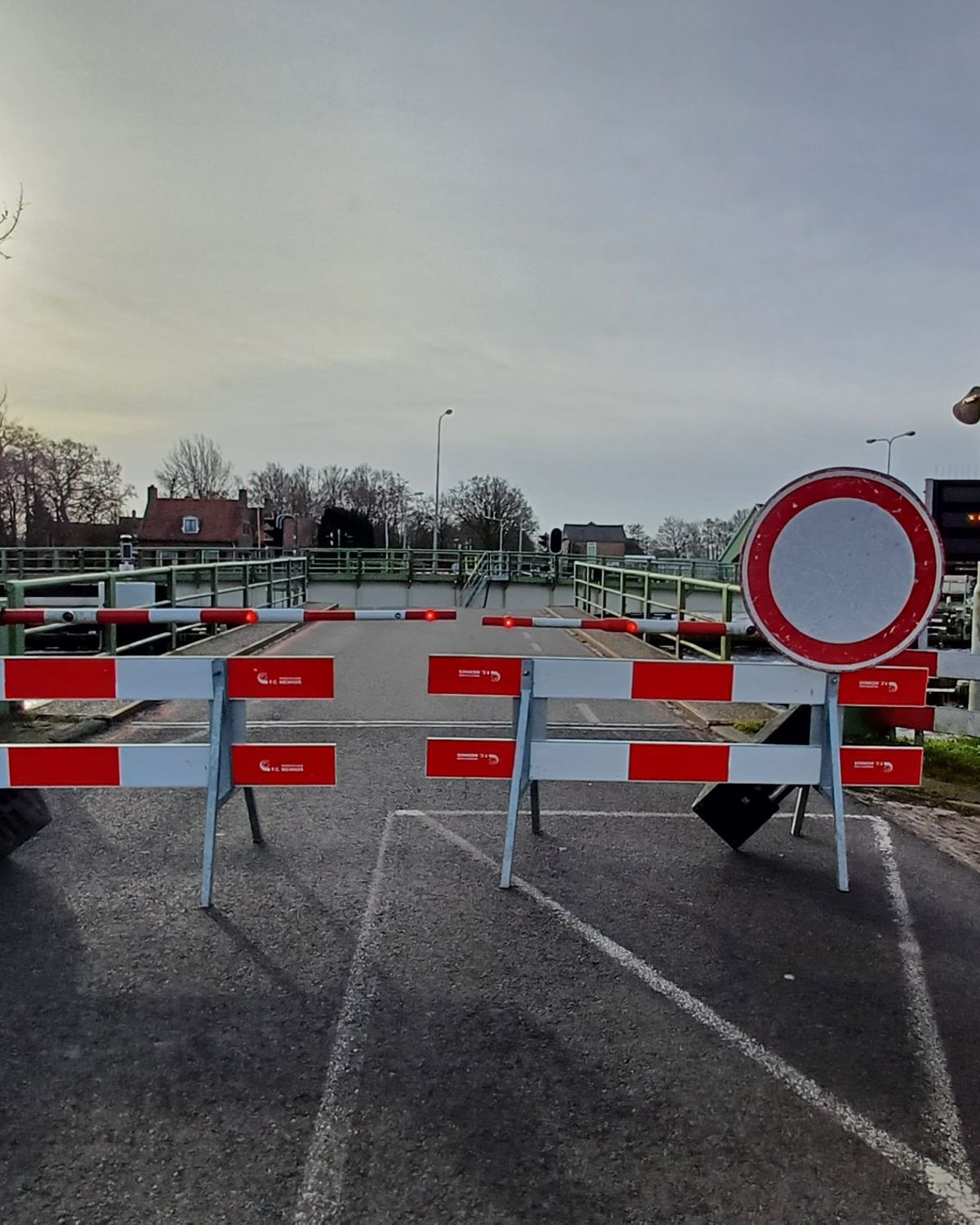 112-nieuws 22 mei: Fietspont bij defecte brug Skûlenboarch is 'te duur ... 112-nieuws 22 mei: Fietspont bij defecte brug Skûlenboarch is 'te duur ...