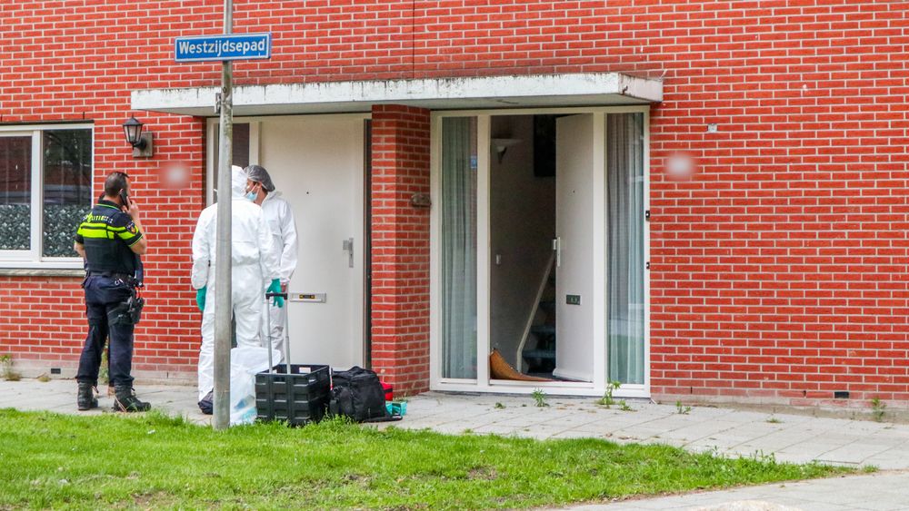 Vrouw dood gevonden in woning, 'Ze lag er mogelijk al maanden' - Rijnmond
