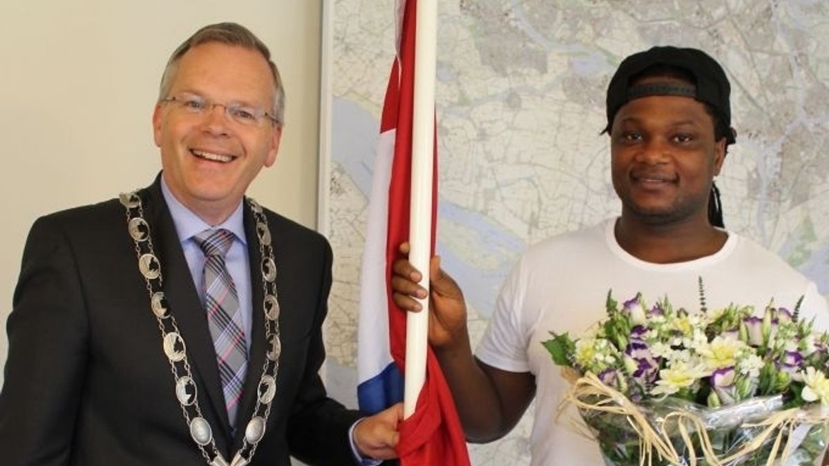 Wie was de overleden Umaru Sesay? (video) - Omroep Zeeland