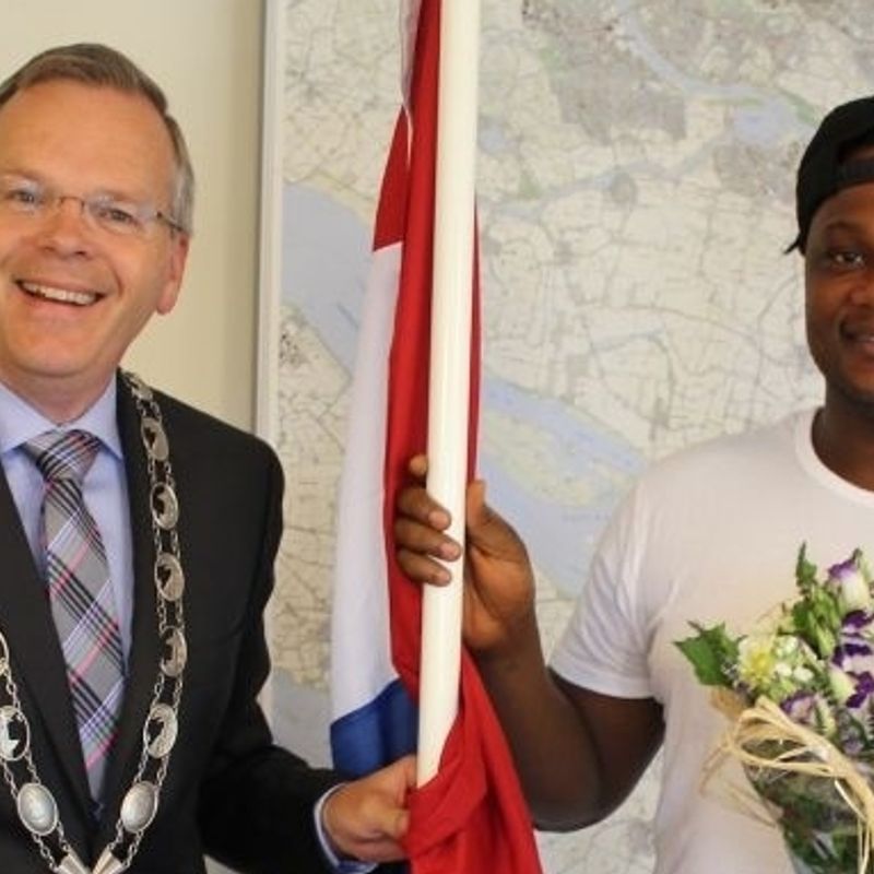 Wie was de overleden Umaru Sesay? (video) - Omroep Zeeland