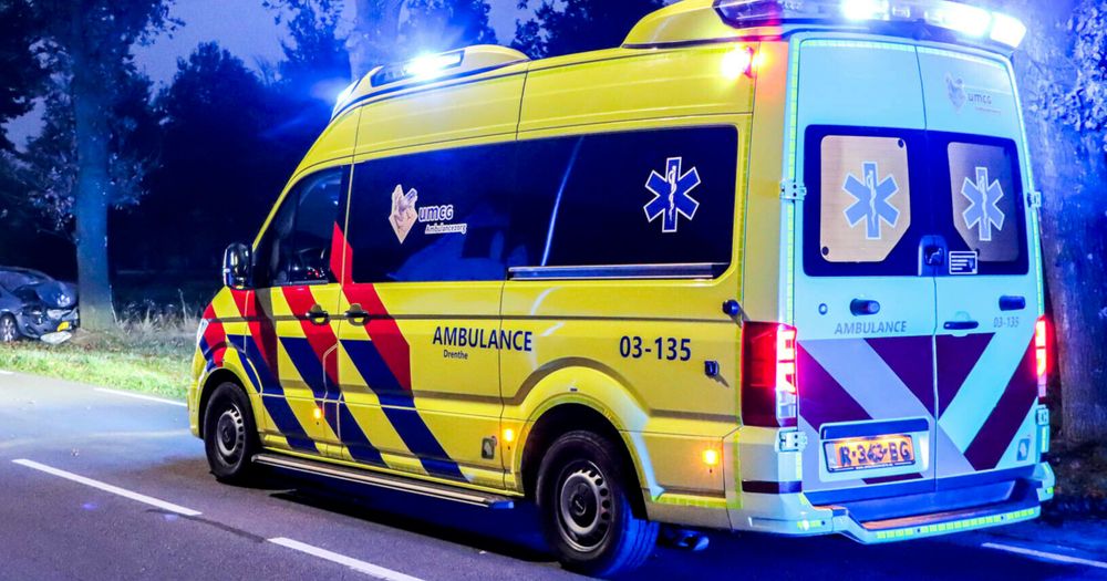Mag je achter een ambulance met zwaailichten aanrijden? - RTV Drenthe