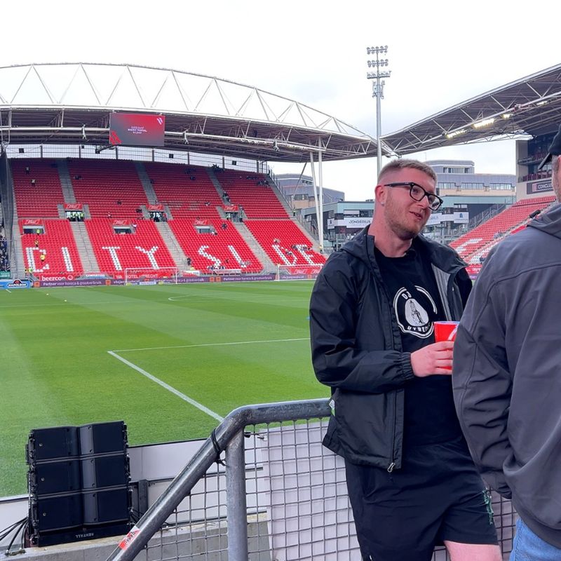 Engelse FC Utrecht-fan reist elke wedstrijd van Exeter naar de ...
