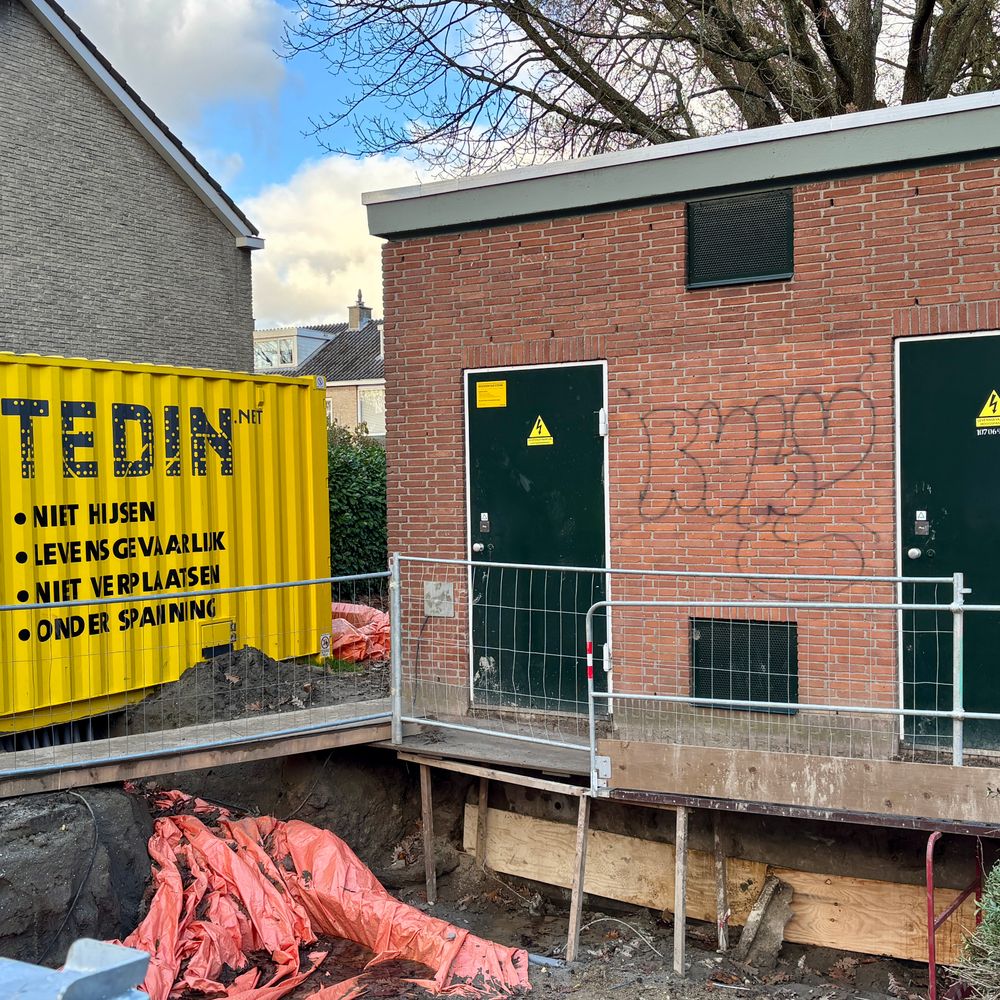 Gigantische golf aan nieuwe stroomhuisjes: één op de drie straten moet open - Rijnmond