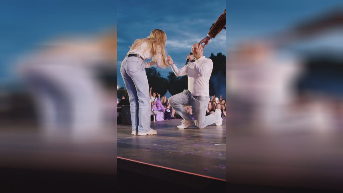 Het huwelijksaanzoek op het Zomerspektakel | Beeld: Viday - Omroep West