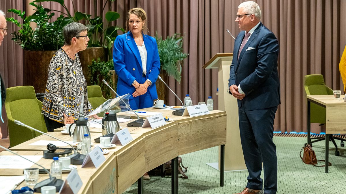 Jan Zwiers geïnstalleerd als burgemeester Midden-Drenthe - RTV Drenthe