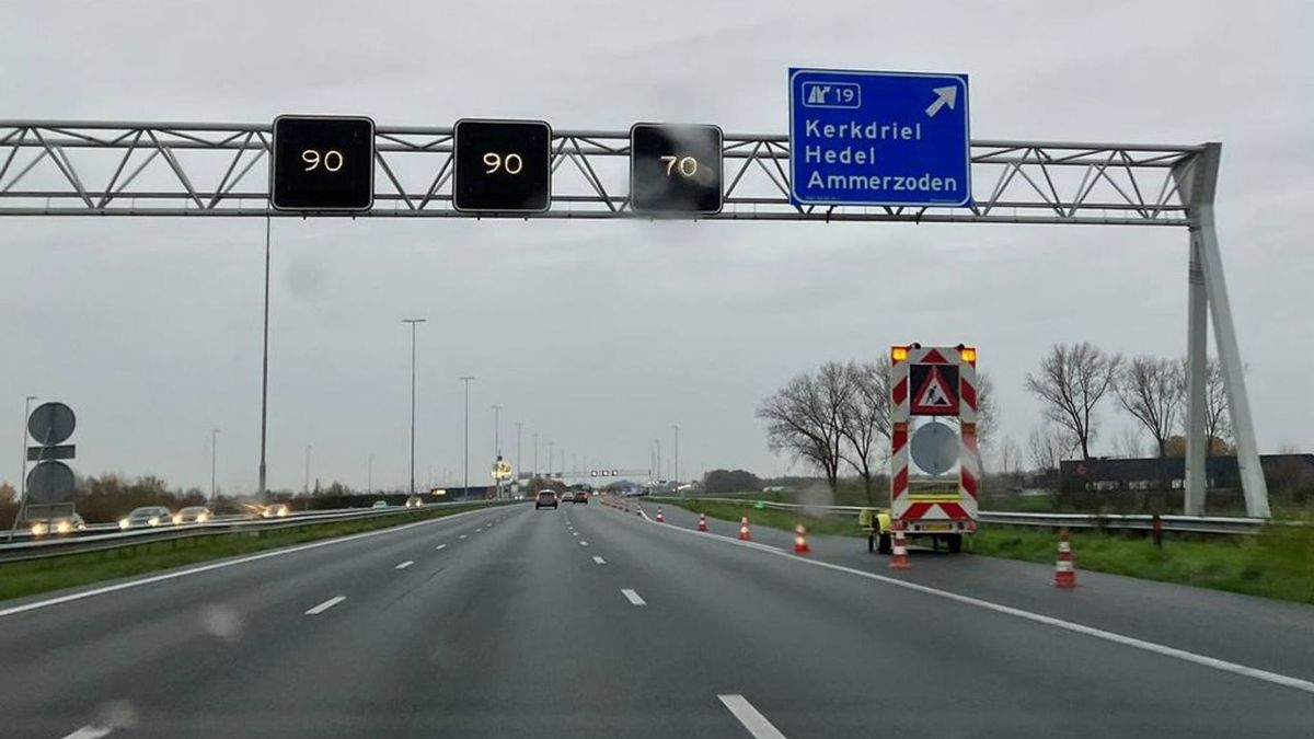 Politie sluit meerdere afritten A2 af vanwege illegaal feest - Omroep ...