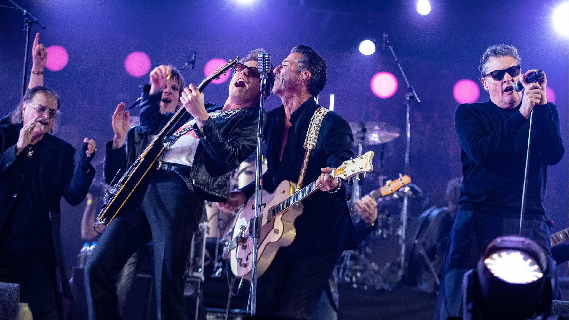 Golden Earring geeft in Ahoy voor tienduizenden mensen allerlaatste ...