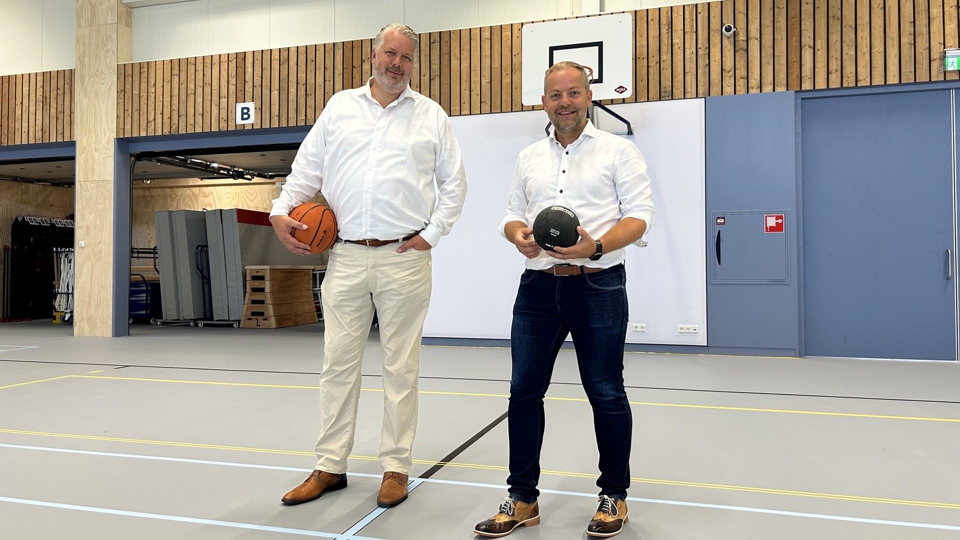 Sporthal De Drait in Drachten heeft nieuw jasje van oud materiaal ...