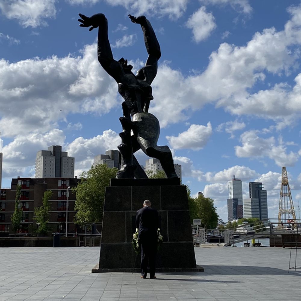 Kijk terug: Rotterdam herdenkt bombardement van 14 mei 1940 - Rijnmond