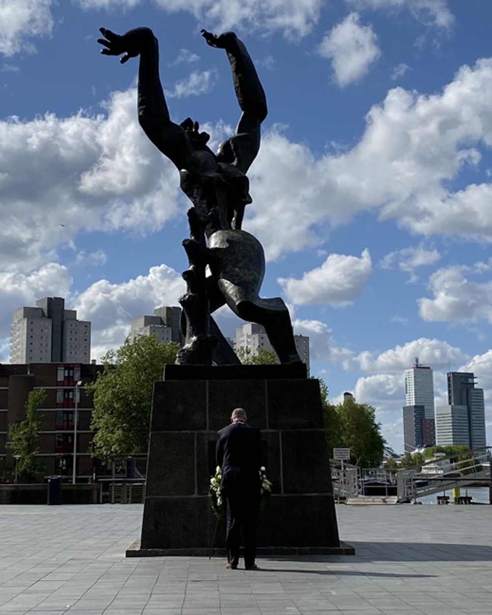 Kijk terug: Rotterdam herdenkt bombardement van 14 mei 1940 - Rijnmond