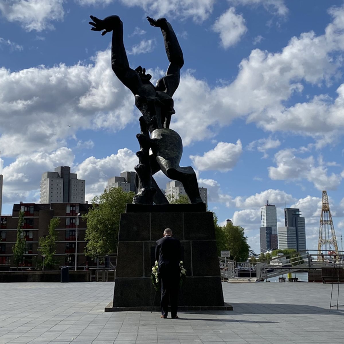 Kijk terug: Rotterdam herdenkt bombardement van 14 mei 1940 - Rijnmond