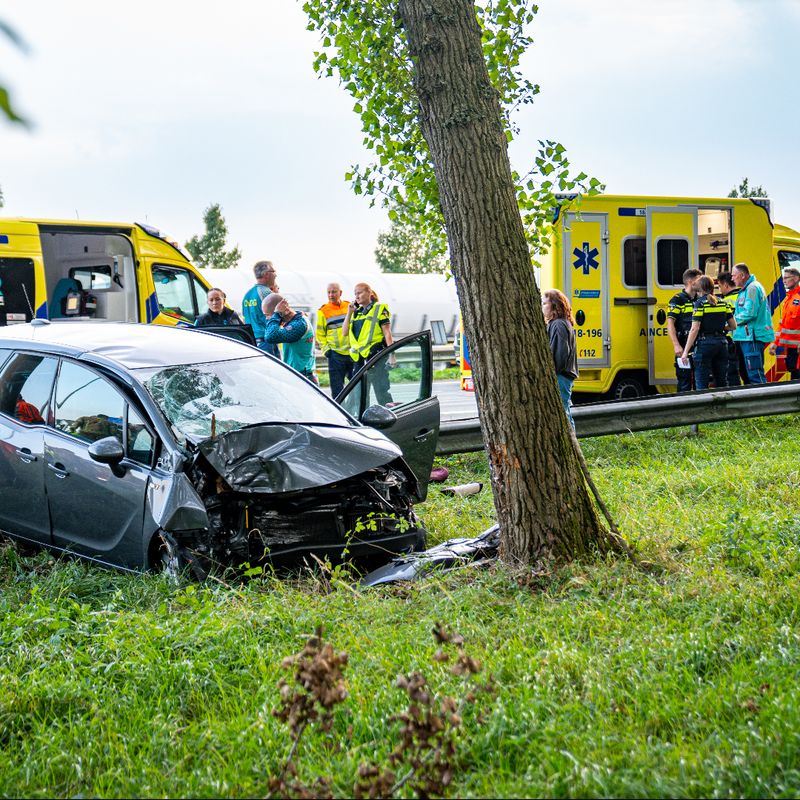 Gewonde bij ongeluk op A15 | Ontruimingen in Brielle door waterlekkage - Rijnmond