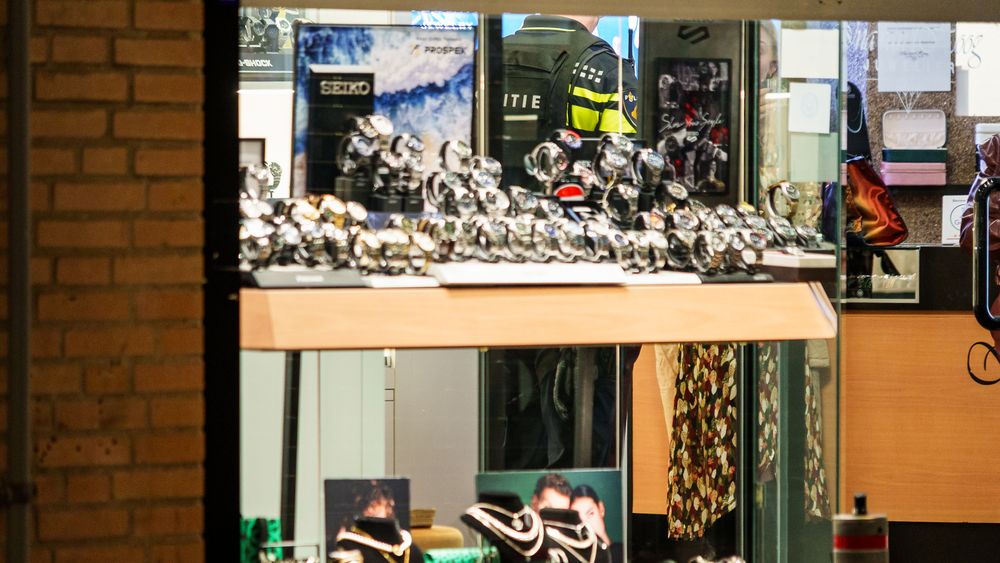 Jongen (15) en meisje (13) doen mislukte poging tot overval op juwelier - Rijnmond