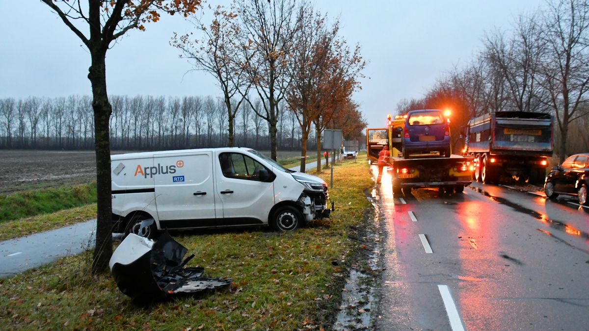 Vrachtwagenchauffeur onder invloed bij aanrijding in Zuiddorpe met auto ...