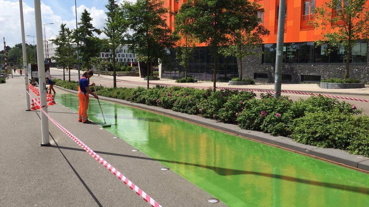 Fietspad bij Euroborg wordt opnieuw groen geverfd - RTV Noord