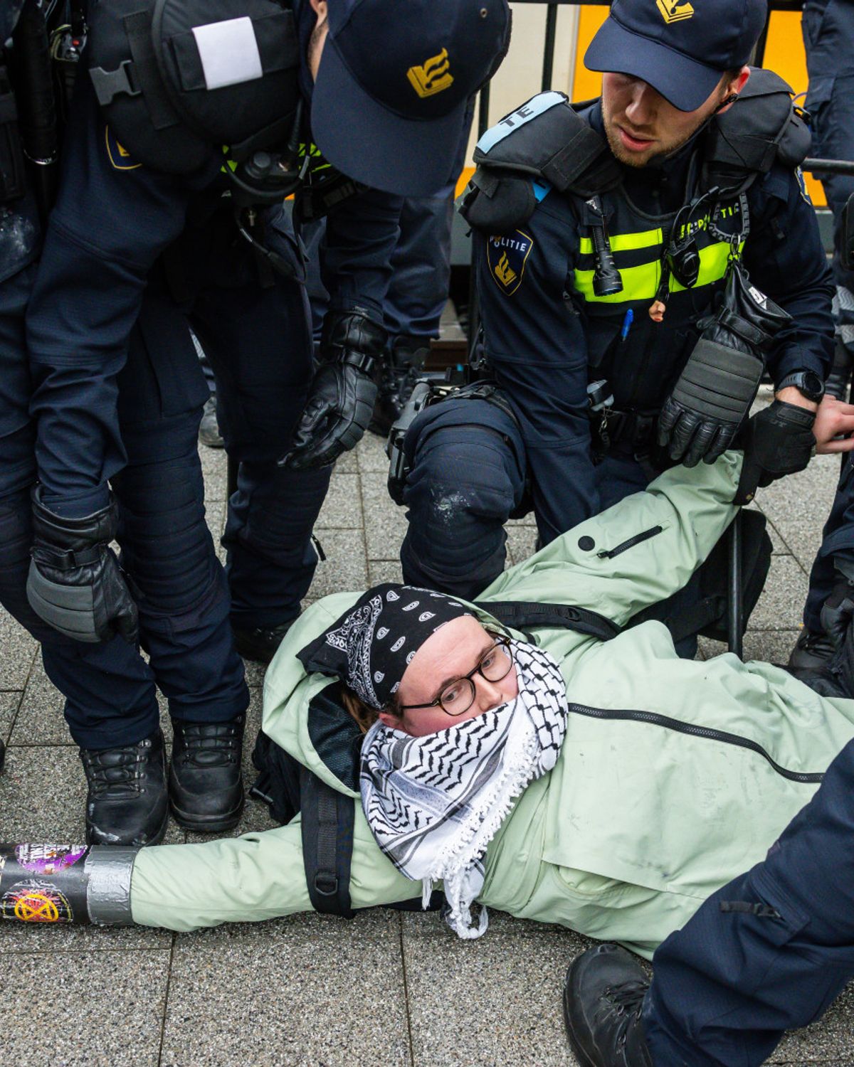 Treinverkeer Den Haag Centraal stilgelegd om demonstranten op spoor ...