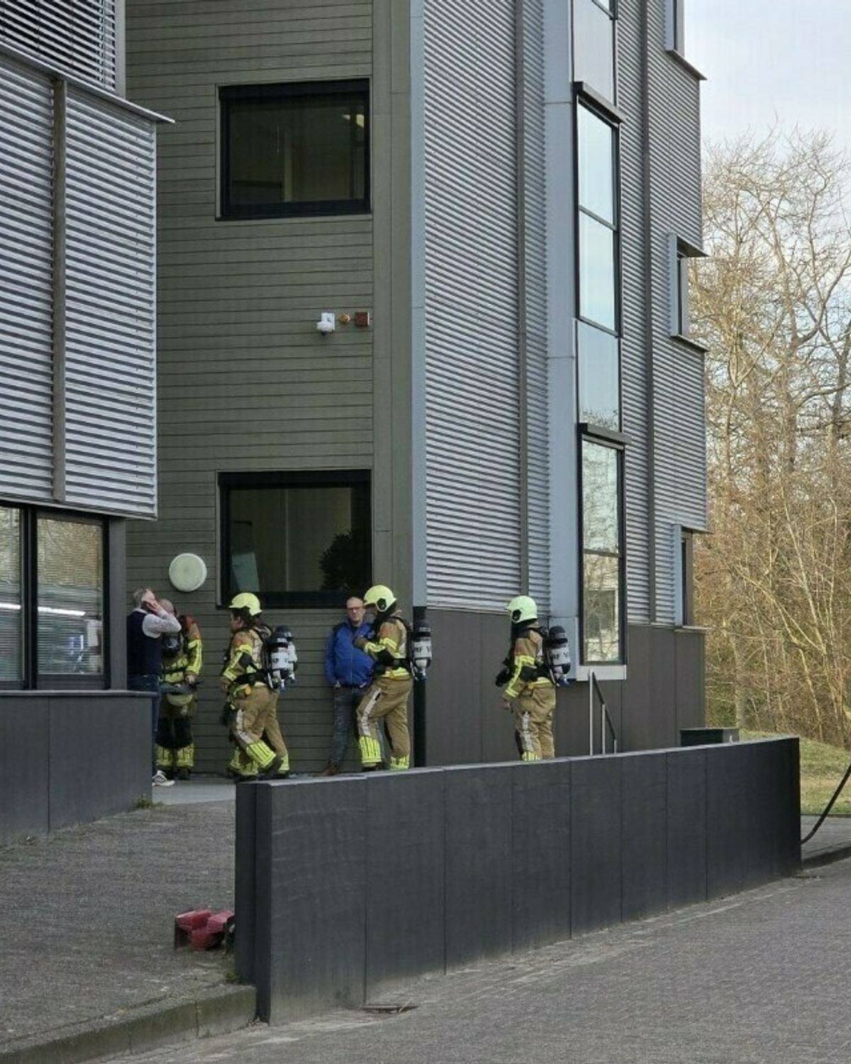 Gebou Wetterskip Fryslân skoftke ûntromme west troch ûntplofte batterij ...