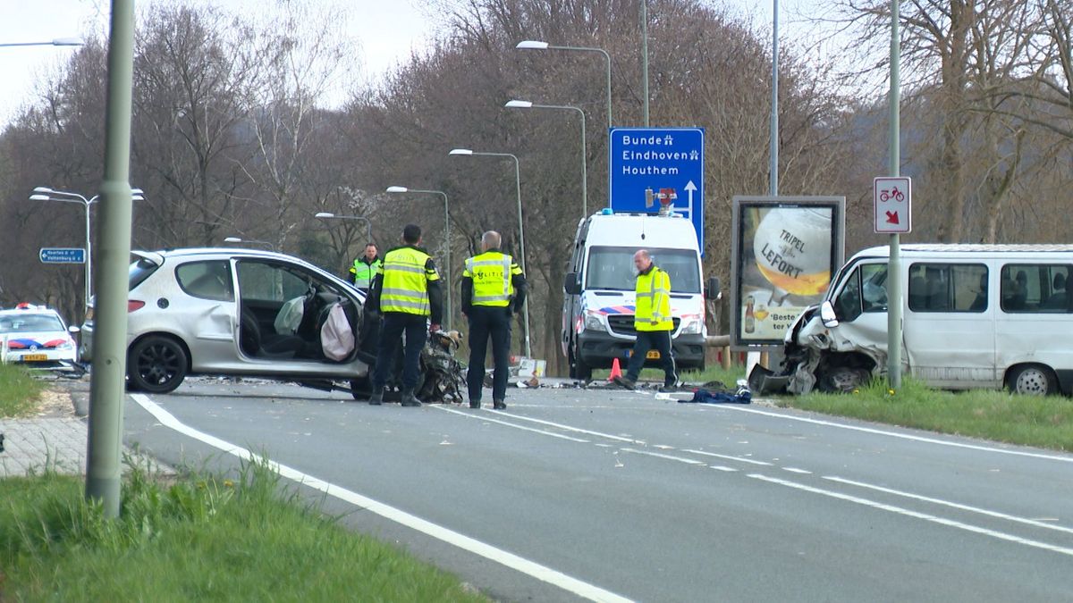 Drie gewonden bij frontale botsing - L1 Nieuws