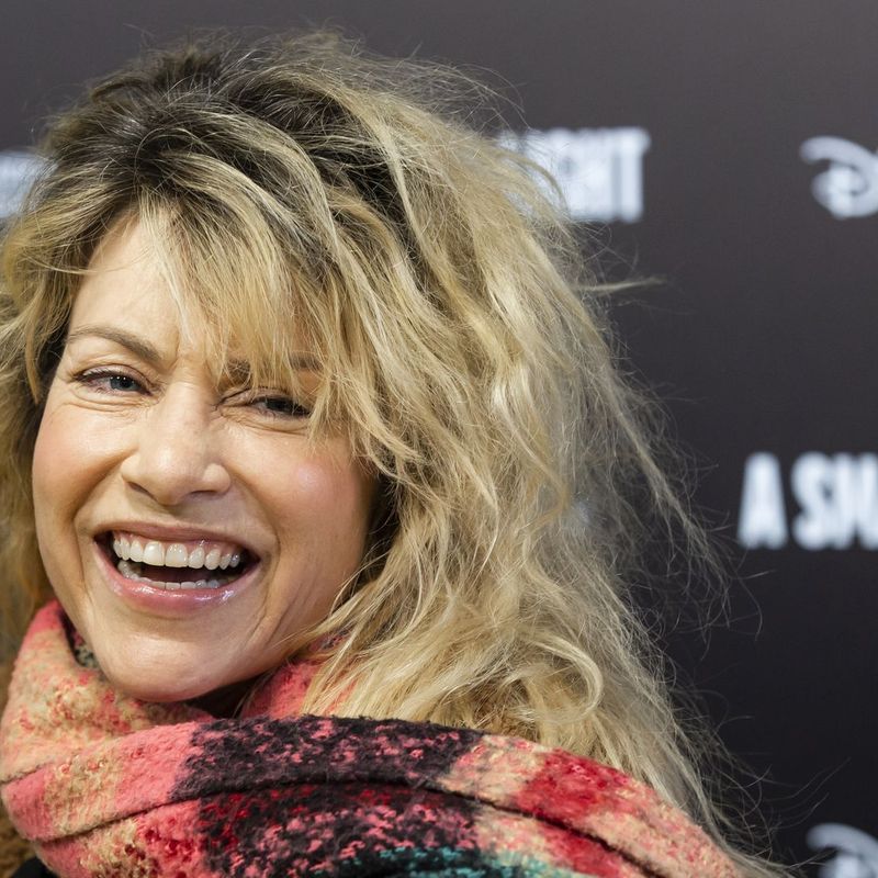 Ellen ten Damme zingt volkslied tijdens TT Assen - RTV Drenthe