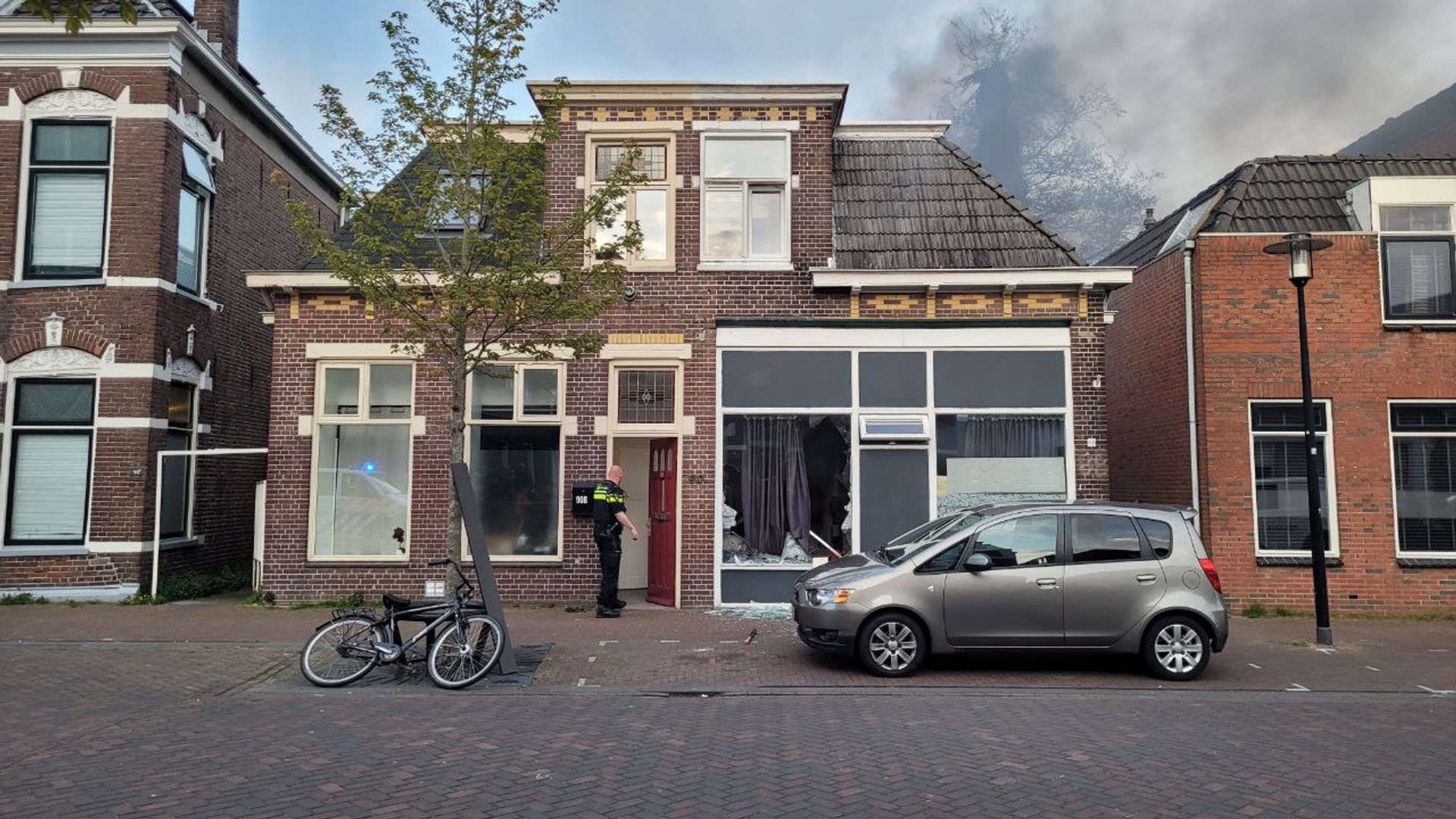 Viertal vlucht voor brand door ruit in te slaan in Assen - RTV Drenthe