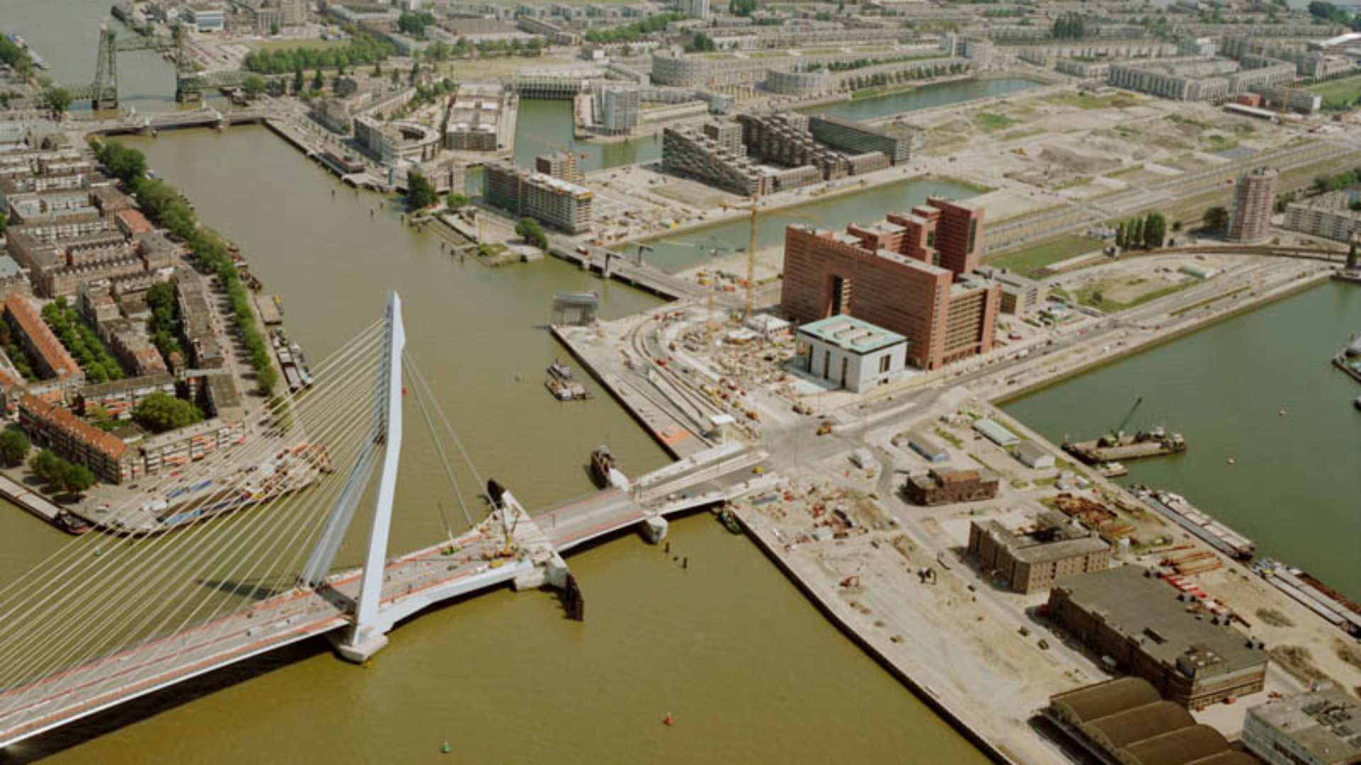 Gabbers, Perron Nul en nieuwe architectuur: dit was Rotterdam in de ...
