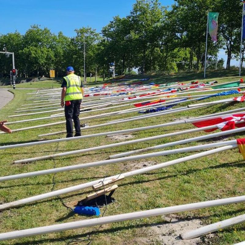 Tientallen internationale vlaggen neergehaald langs route 4Daagse ...