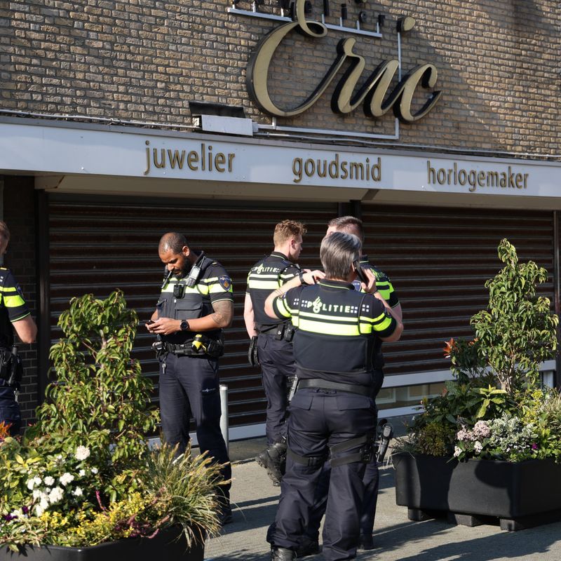 Gewapende overval op juwelier, twee verdachten gezocht - Omroep West