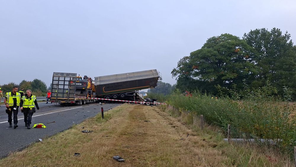 A73 bij Belfeld dicht na ongeval met meerdere vrachtwagens - L1 Nieuws
