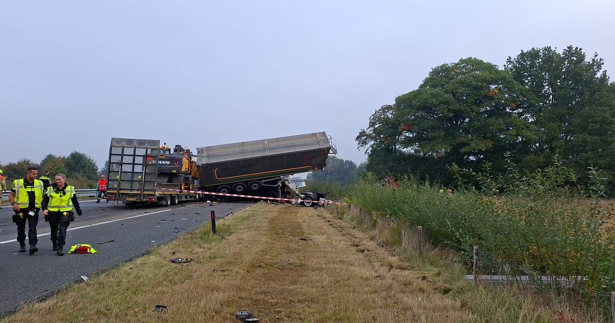 A73 bij Belfeld dicht na ongeval met meerdere vrachtwagens - L1 Nieuws