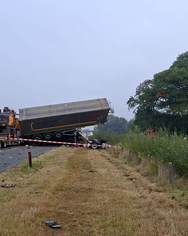 A73 bij Belfeld dicht na ongeval met meerdere vrachtwagens - L1 Nieuws