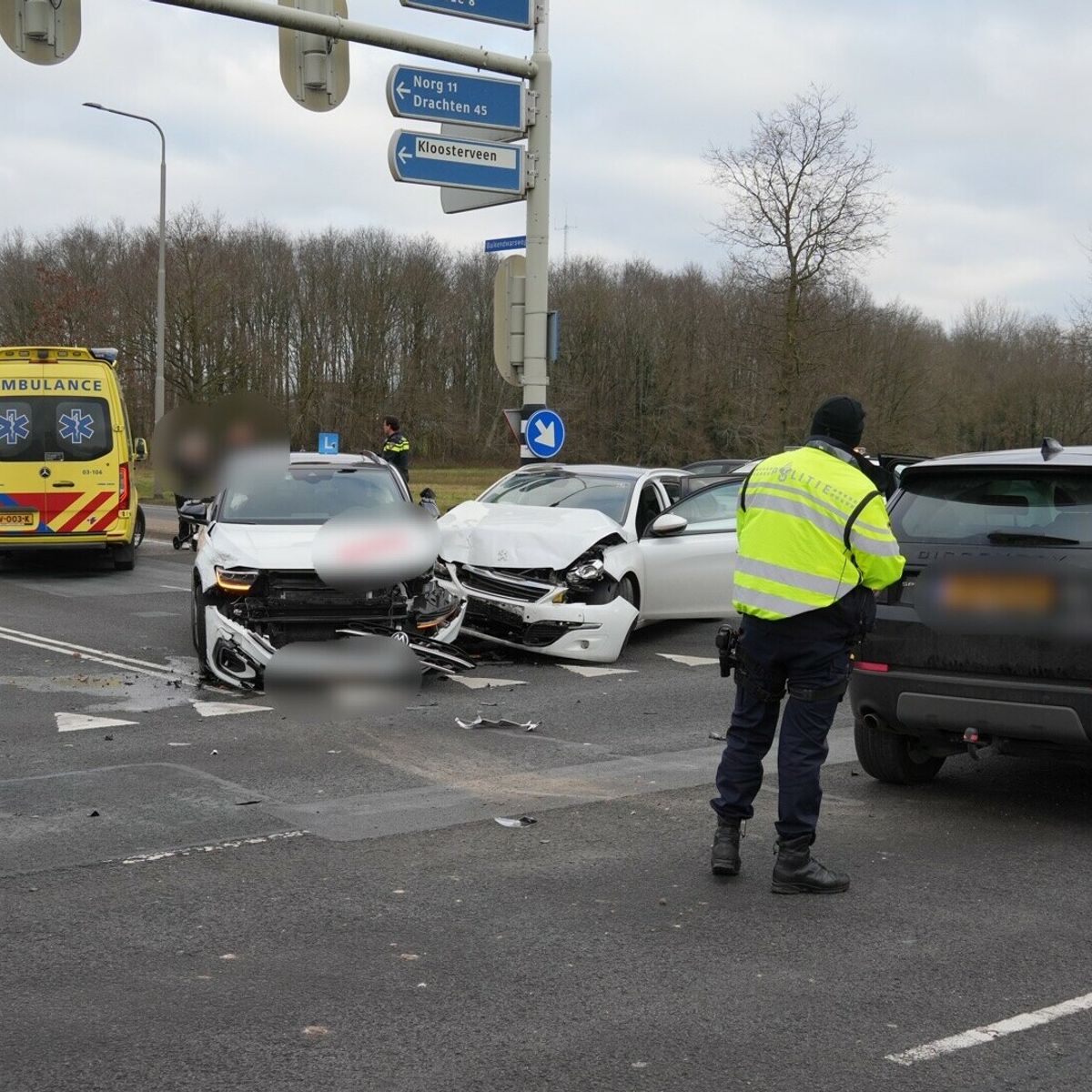 Ravage in Assen na ongeluk met meerdere auto's - RTV Drenthe