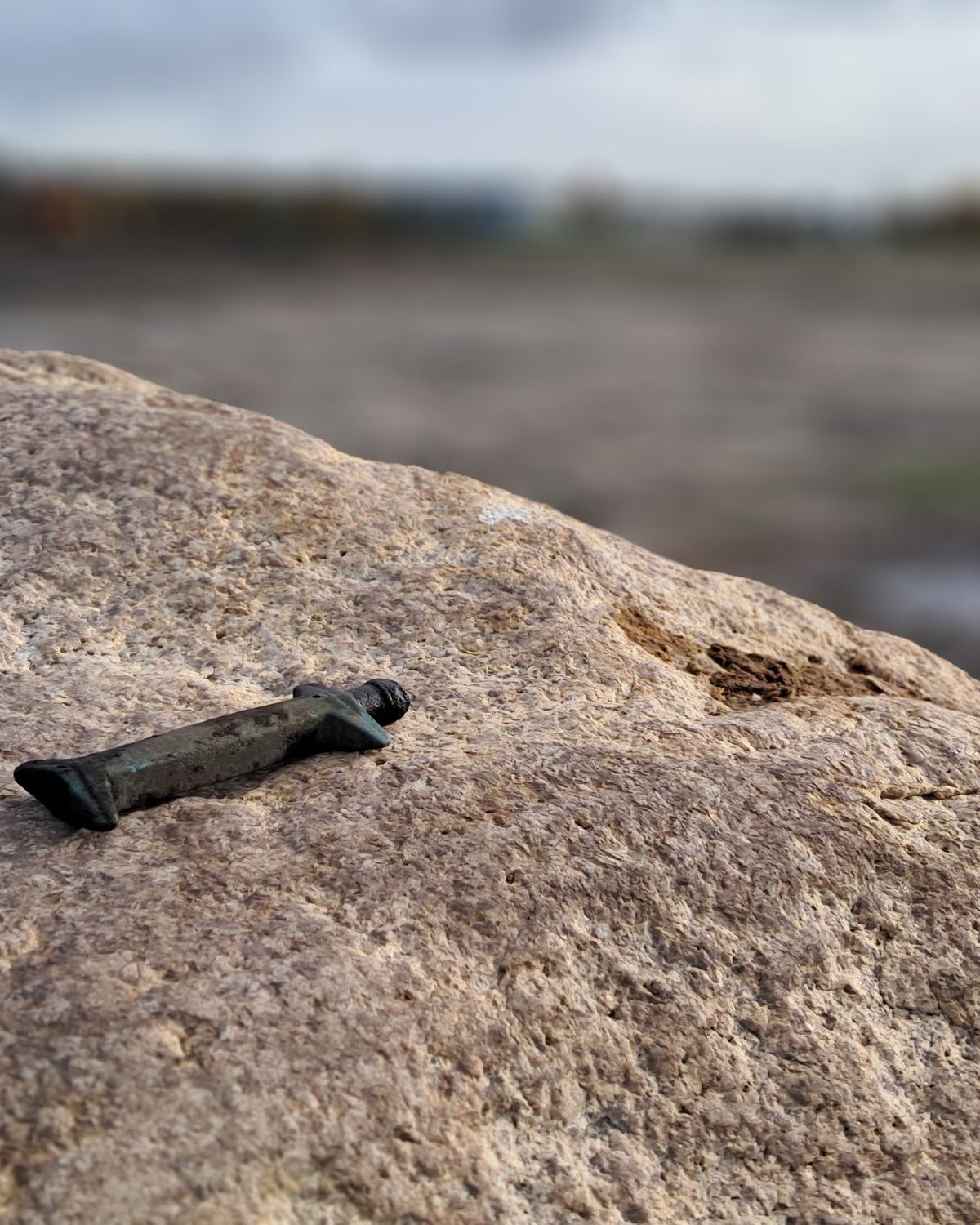 Unieke vondst in Borger: duizenden jaren oud deel van mes opgegraven ...