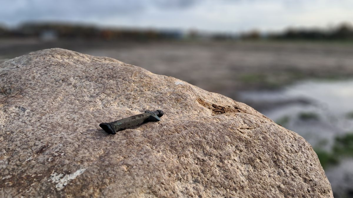 Unieke vondst in Borger: duizenden jaren oud deel van mes opgegraven ...