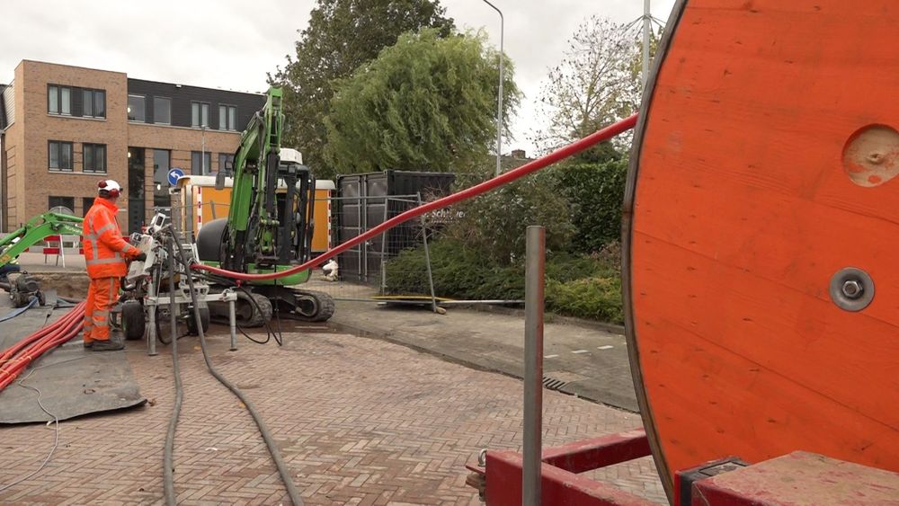Met water en zeep komen elektriciteitskabels sneller onder de grond ...