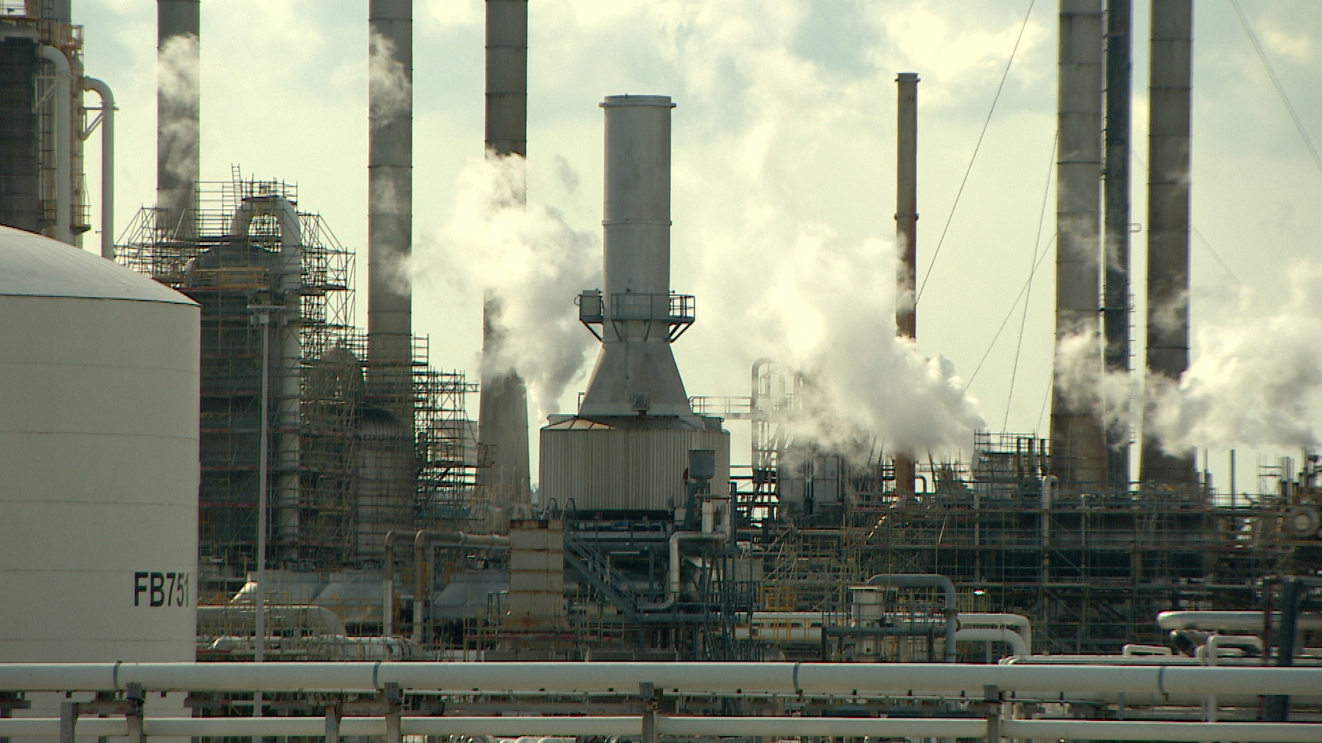 Milieudefensie heeft nu Yara, Dow en Zeeland Refinery in het vizier ...