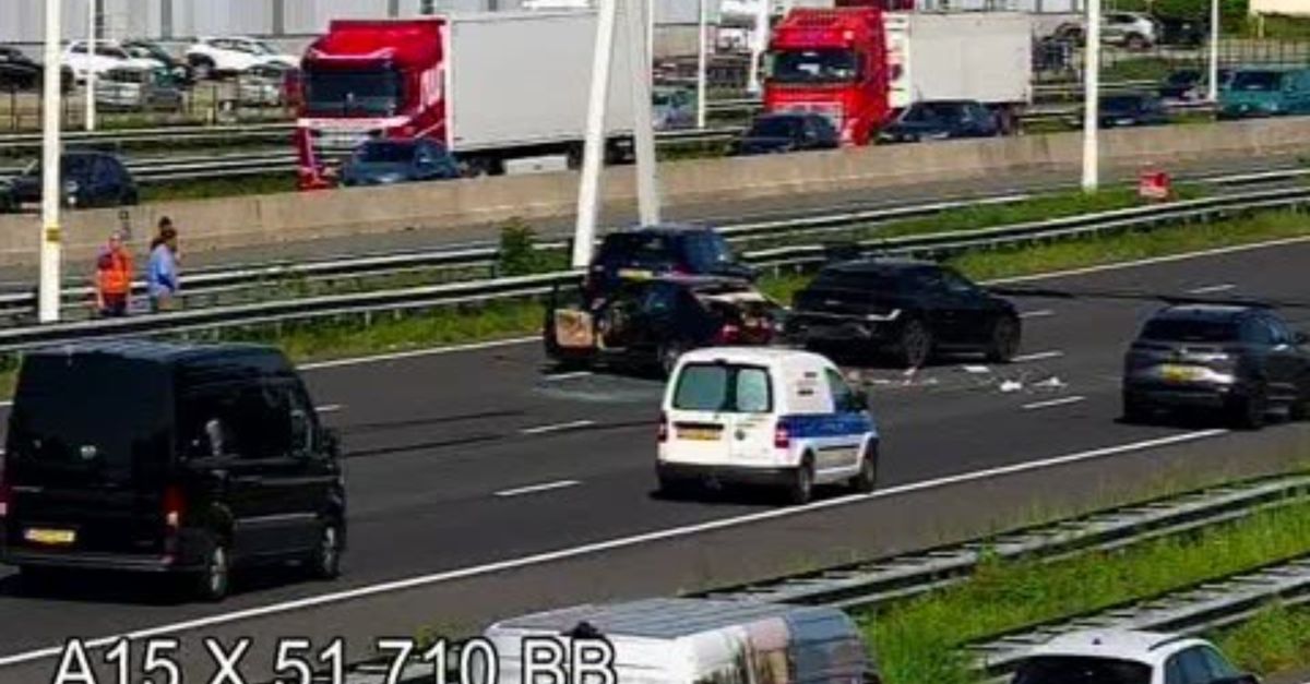 Ongelukken op A15 zorgen voor lange files met veel vertraging in avondspits - Rijnmond