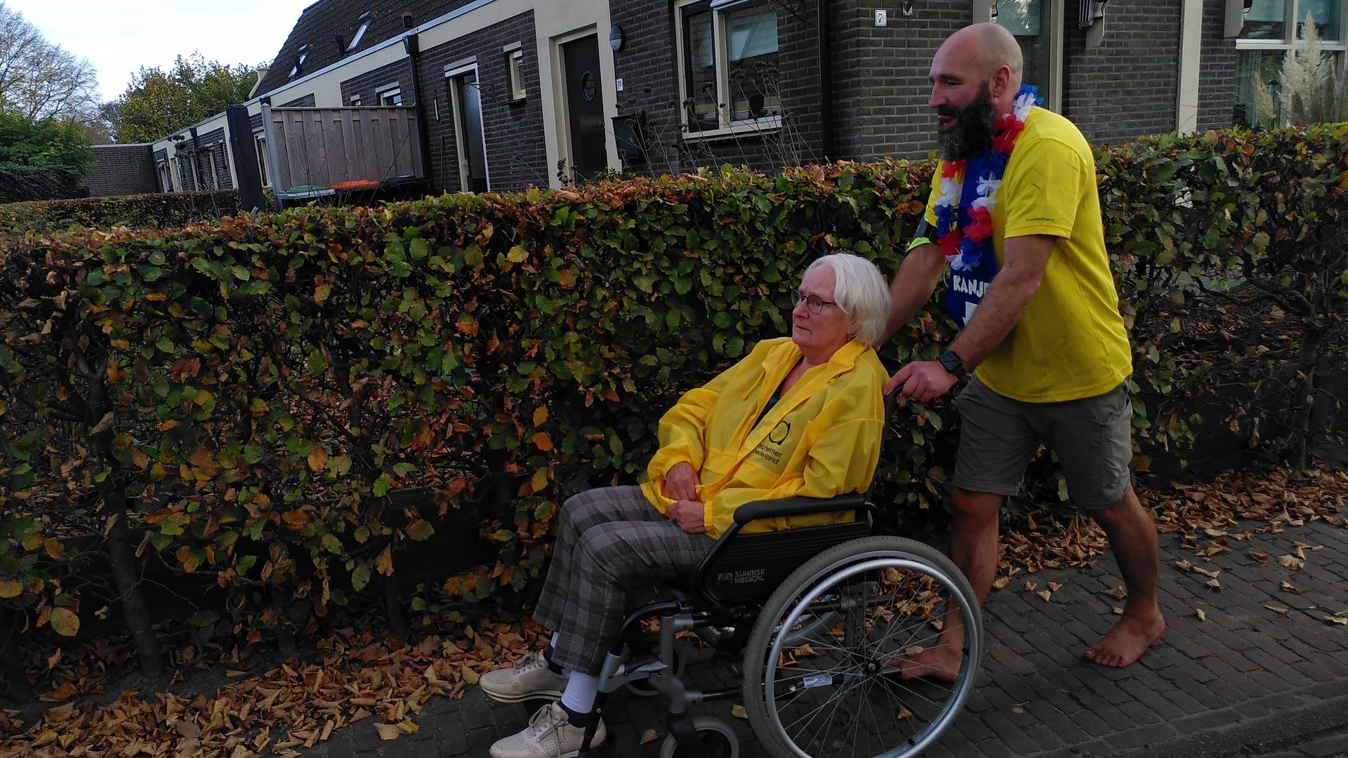 Na 240 kilometer op blote voeten wacht moeder op Jasper - RTV Drenthe