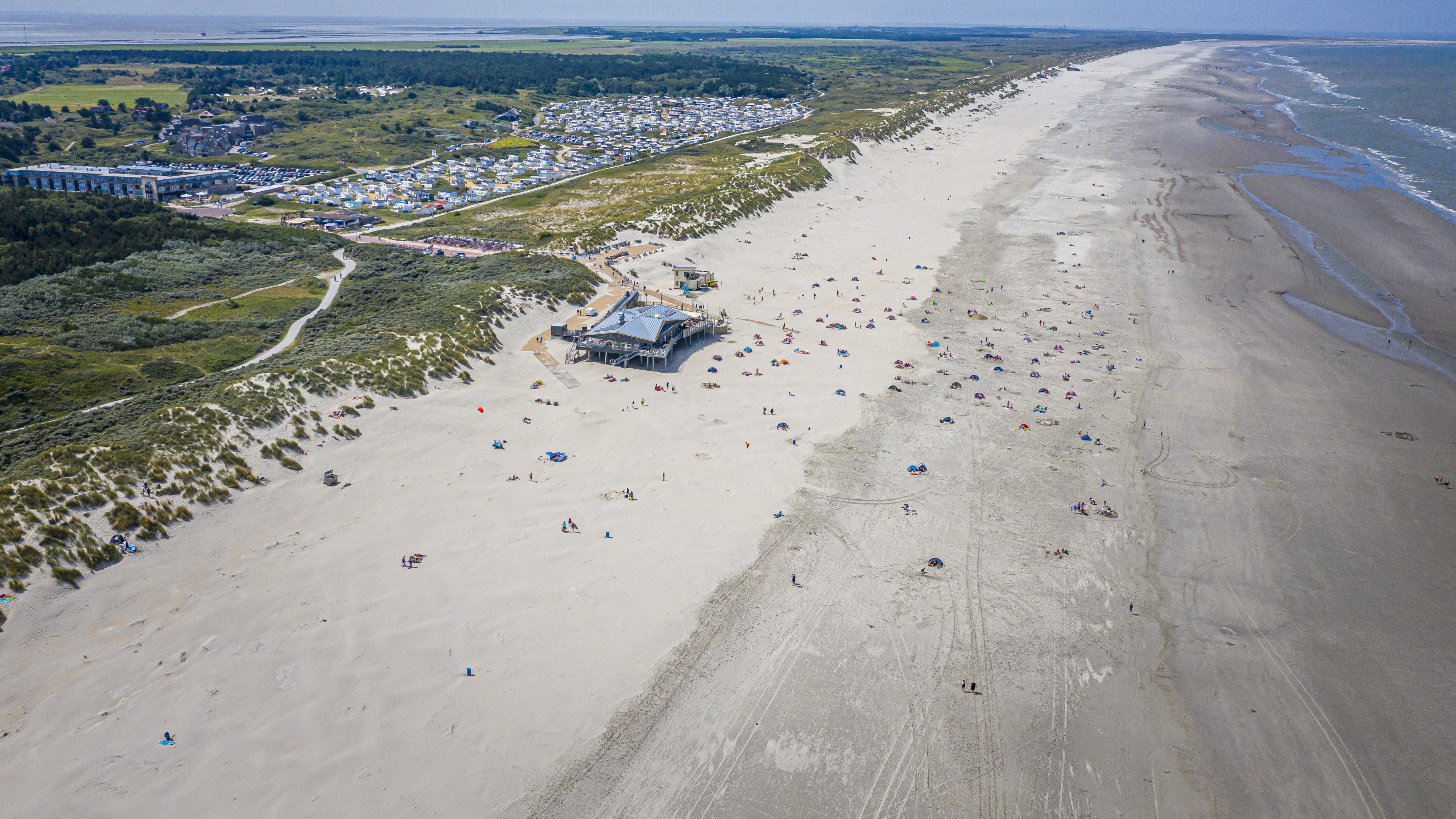 Amelander strand erodeert snel, Rijkswaterstaat moet weer nieuw zand ...