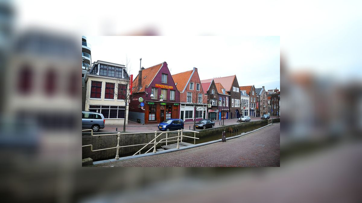 Twee verdachten op Weaze opgepakt voor wapen- en drugsbezit - Omrop Fryslân