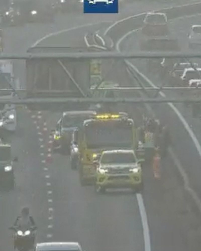 Ruim uur vertraging door ongeluk op A15, snelweg weer vrijgegeven - Rijnmond