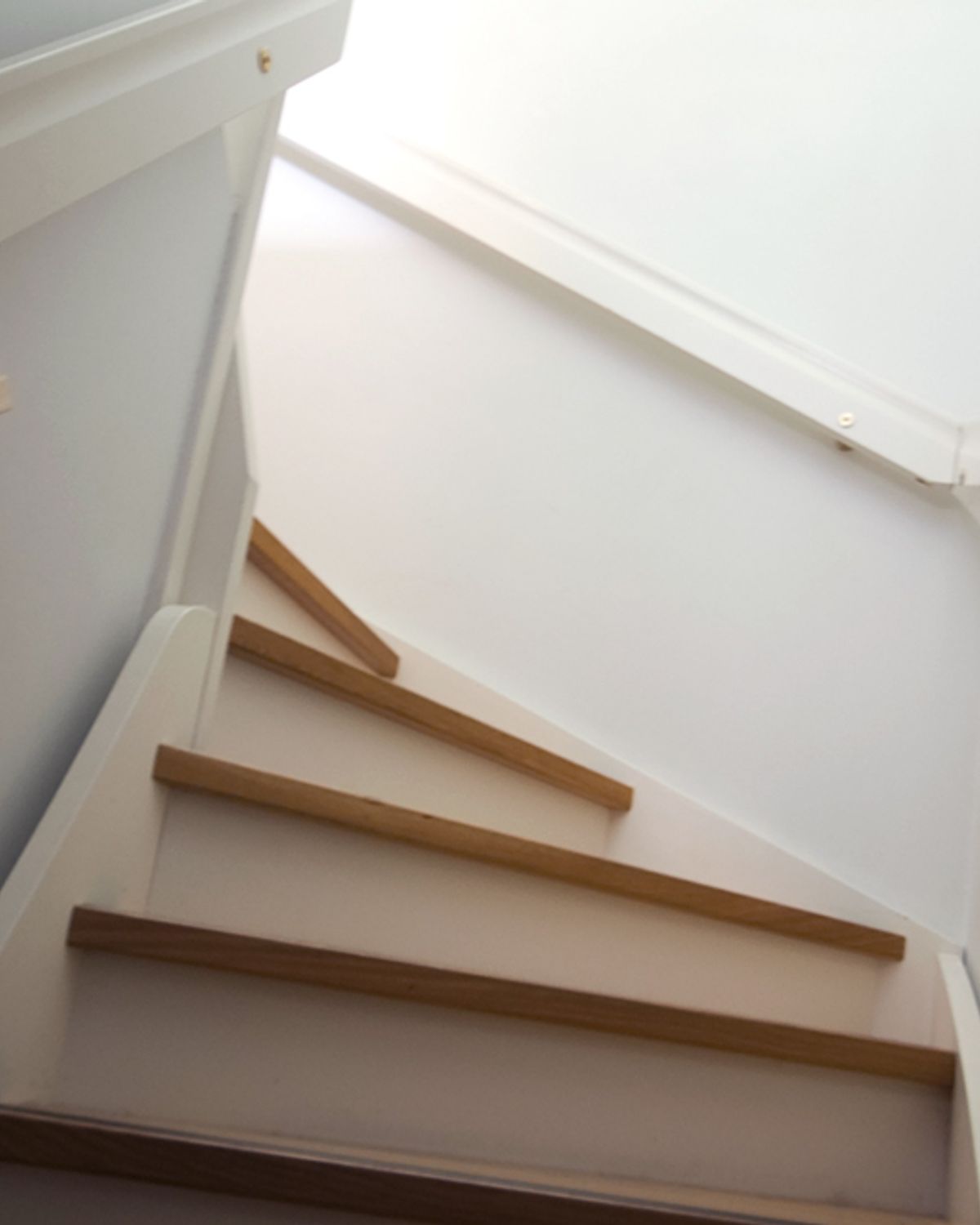 Van de trap geduwd of toch gevallen? - Omroep West