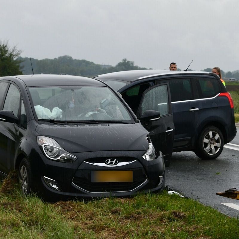 Gewonde bij ongeluk Terneuzensestraat bij Zaamslag - Omroep Zeeland Gewonde bij ongeluk Terneuzensestraat bij Zaamslag - Omroep Zeeland