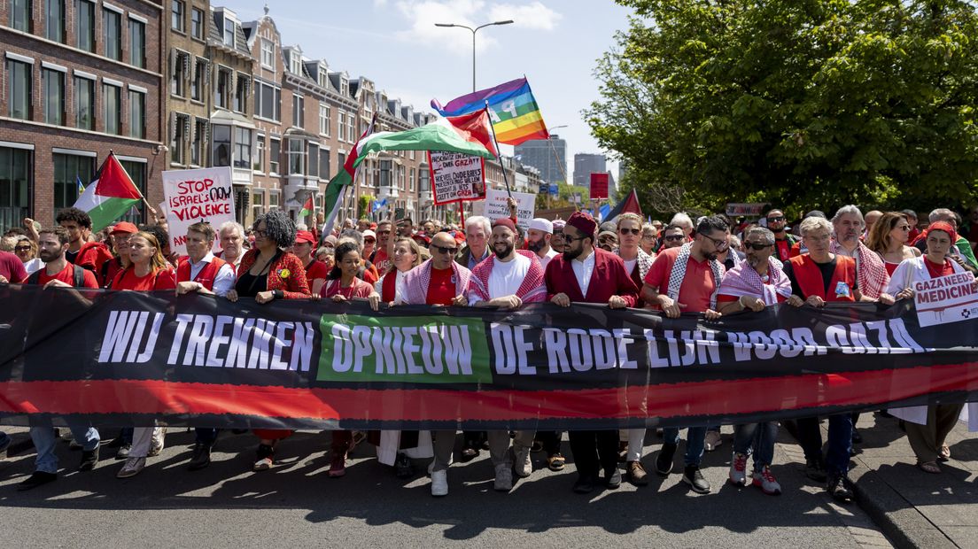 Demonstratie Rode Lijn voor Gaza | '150.000 demonstranten' bij ...