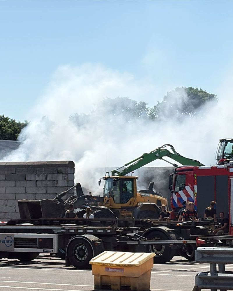 Brand bij afvalverwerker Blerick: advies om ramen en deuren te sluiten ...