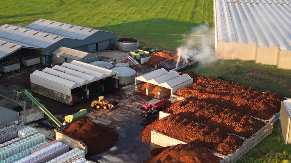 Brand bij potgrondbedrijf in Grubbenvorst lastig te blussen - L1 Nieuws